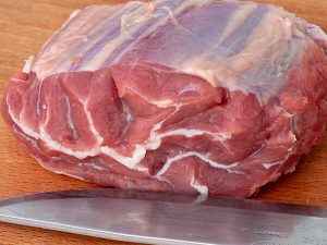 Juneći ribić na kajmaku ispod sača - isprobajte ovaj kafanski specijalitet