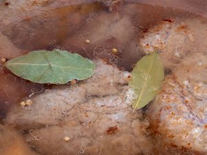 Juneći ribić na kajmaku ispod sača - isprobajte ovaj kafanski specijalitet