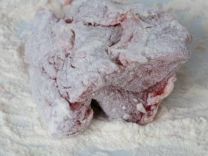 Juneći ribić na kajmaku ispod sača - isprobajte ovaj kafanski specijalitet